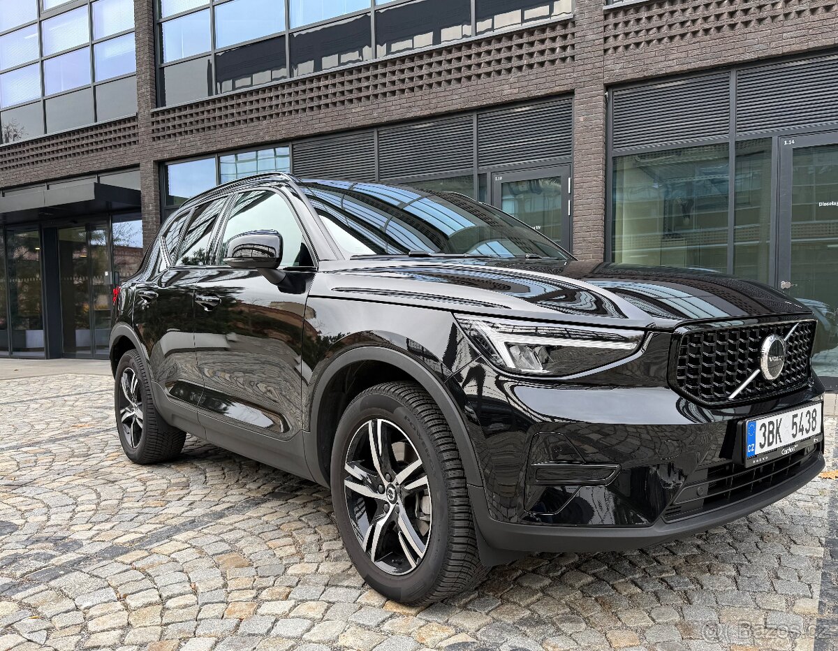 Nové Volvo XC40 2026 B4 Onyx Black metalíza - Brno | Bazoš.cz
