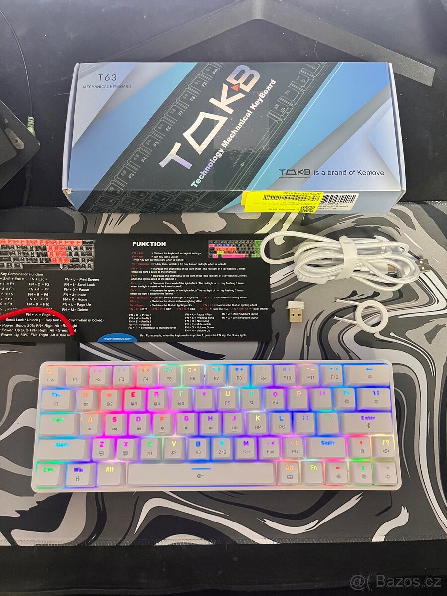 Herní klávesnice | 60% Keyboard | White clicky Blue switches - Praha ...