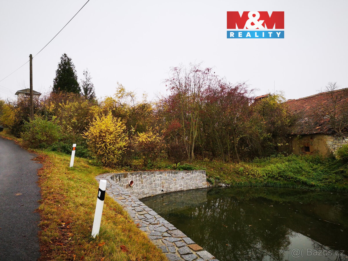 Prodej pozemku k bydlení, 611 m², Měcholupy, ul. Zámek - Louny | Bazoš.cz