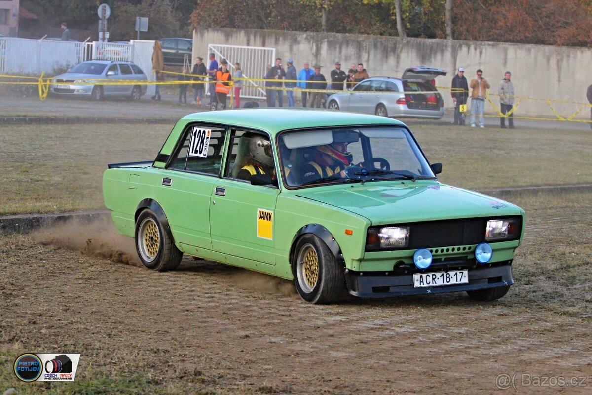 Prodám Lada VAZ 2105 upravená + kastle + díly - Praha 6 | Bazoš.cz