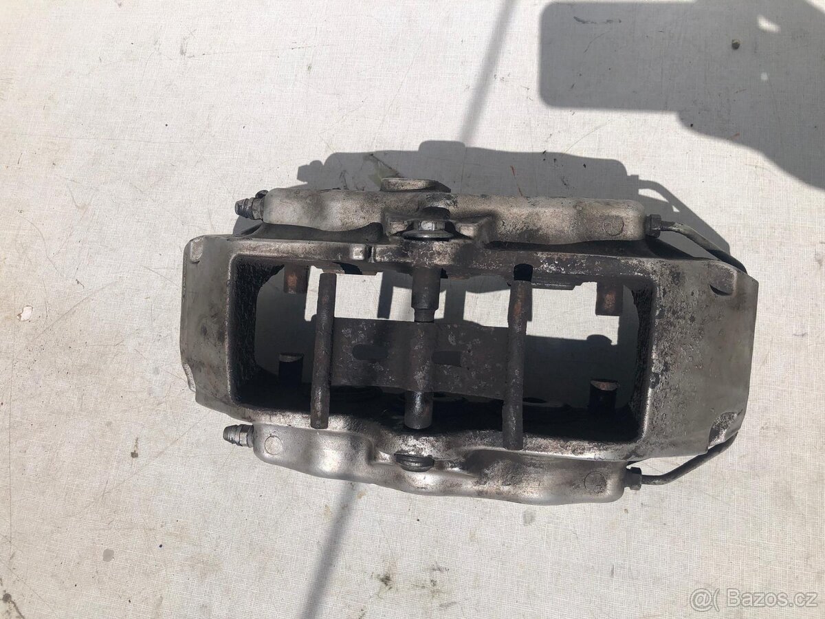 VW Touareg 7P/ AUDI Q7 - Predný strmen PRAVÝ - Slovensko | Bazoš.cz