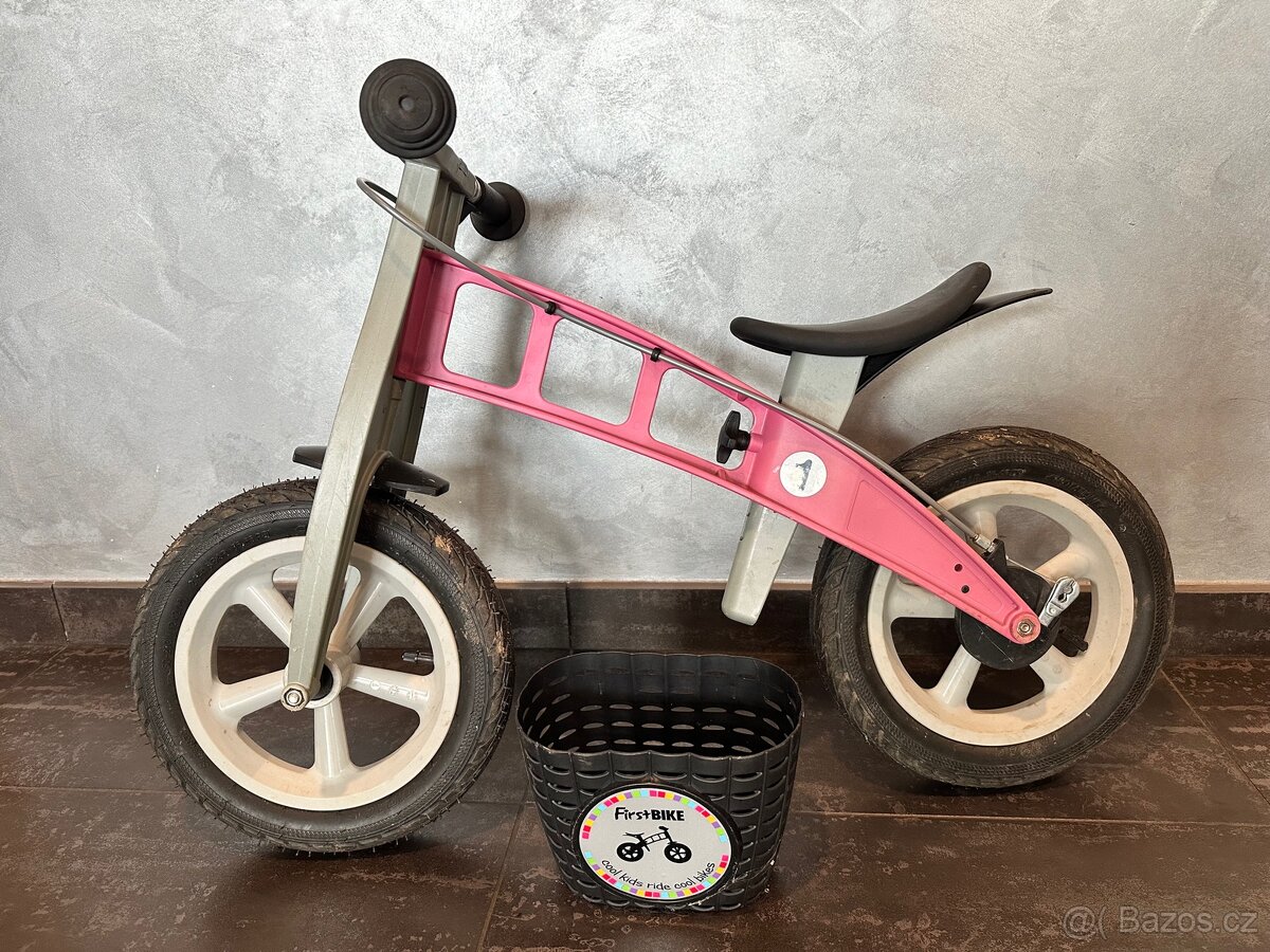 FIRST BIKE STREET ruzovy super stav + sdapter - Praha 4 | Bazoš.cz