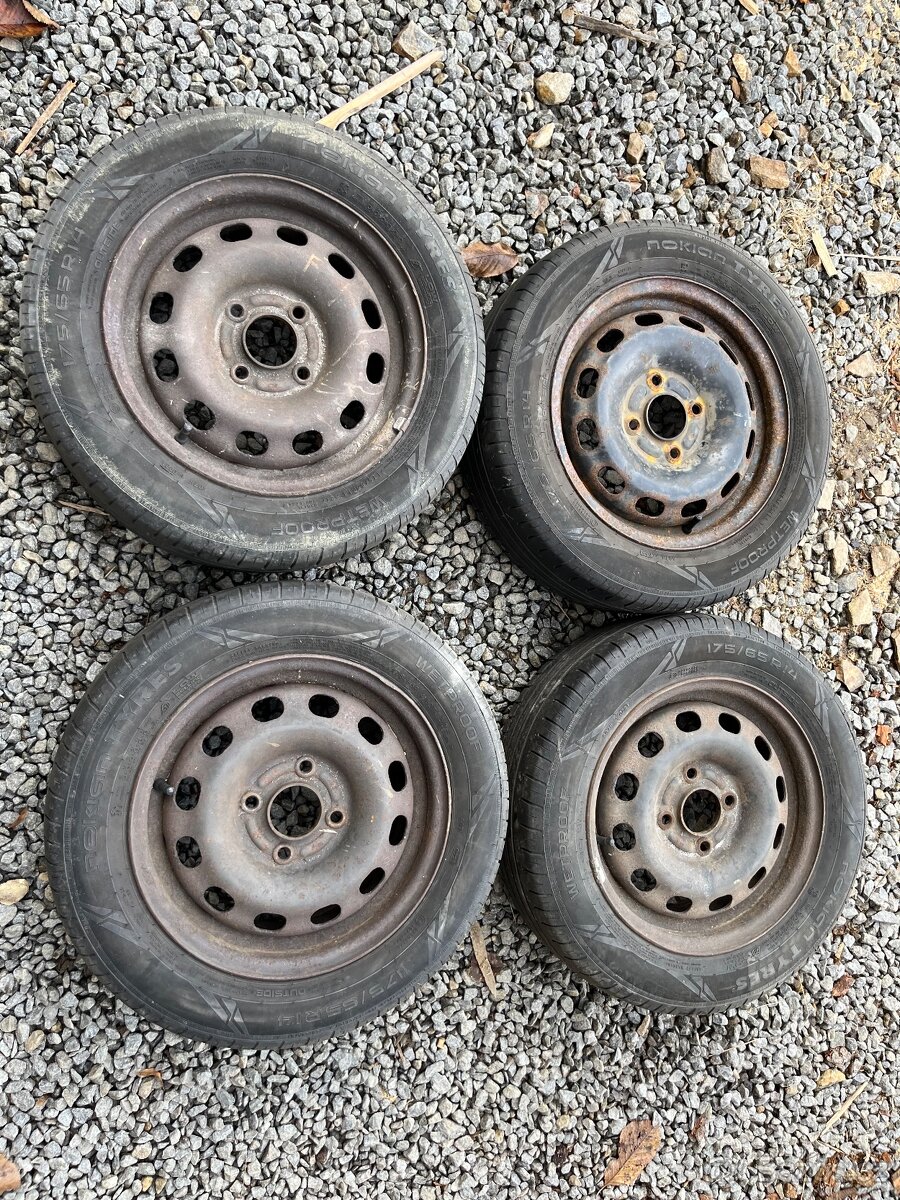 Pneu R14 - Pelhřimov | Bazoš.cz