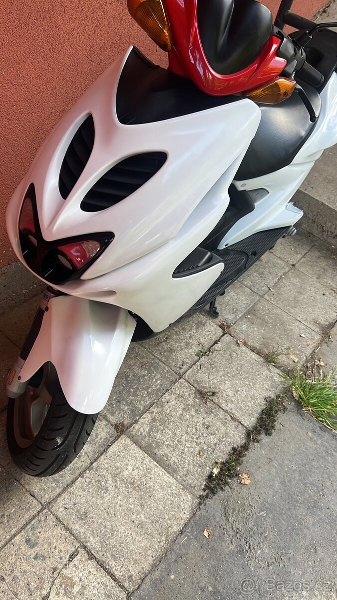 Yamaha aerox 100 - Praha 8 | Bazoš.cz