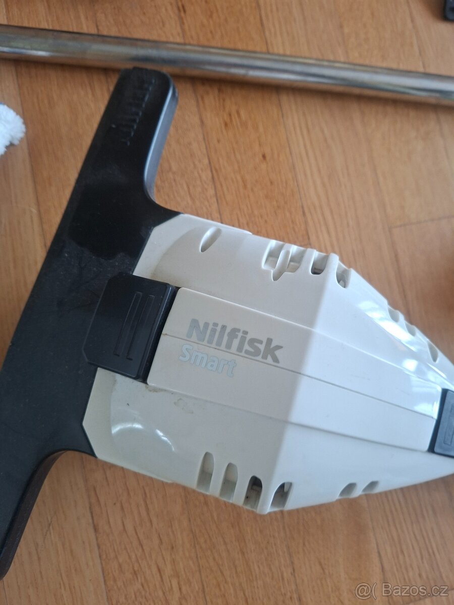 Akumulátorový čistič oken Nilfisk Smart + prodlužovací sada - Brno ...