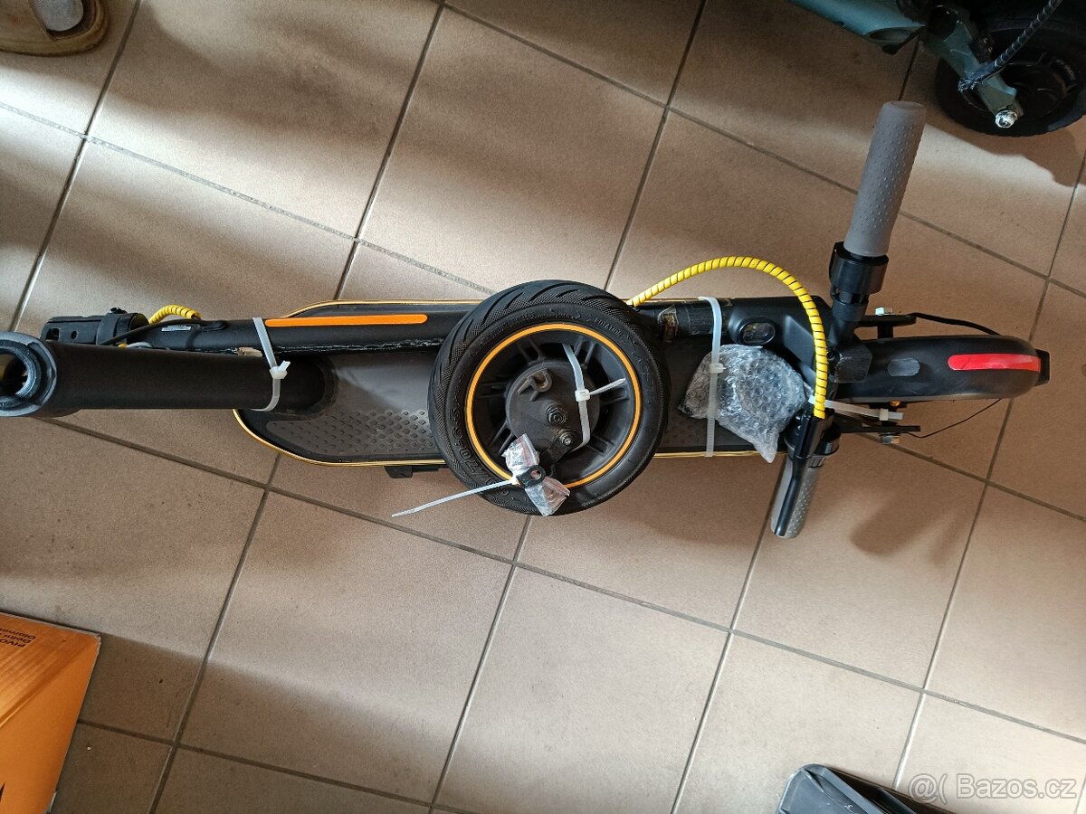 Ninebot by Segway KickScooter MAX G2 na náhradní díly - Uherské ...